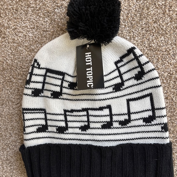 Hot Topic | Accessories | Brand New Winter Musical Notes Beanie With ...